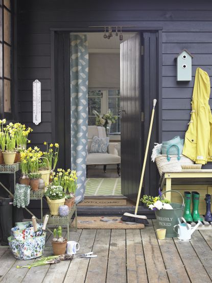 Front porch cleaning tips - how to clean a front porch | Homes and Gardens