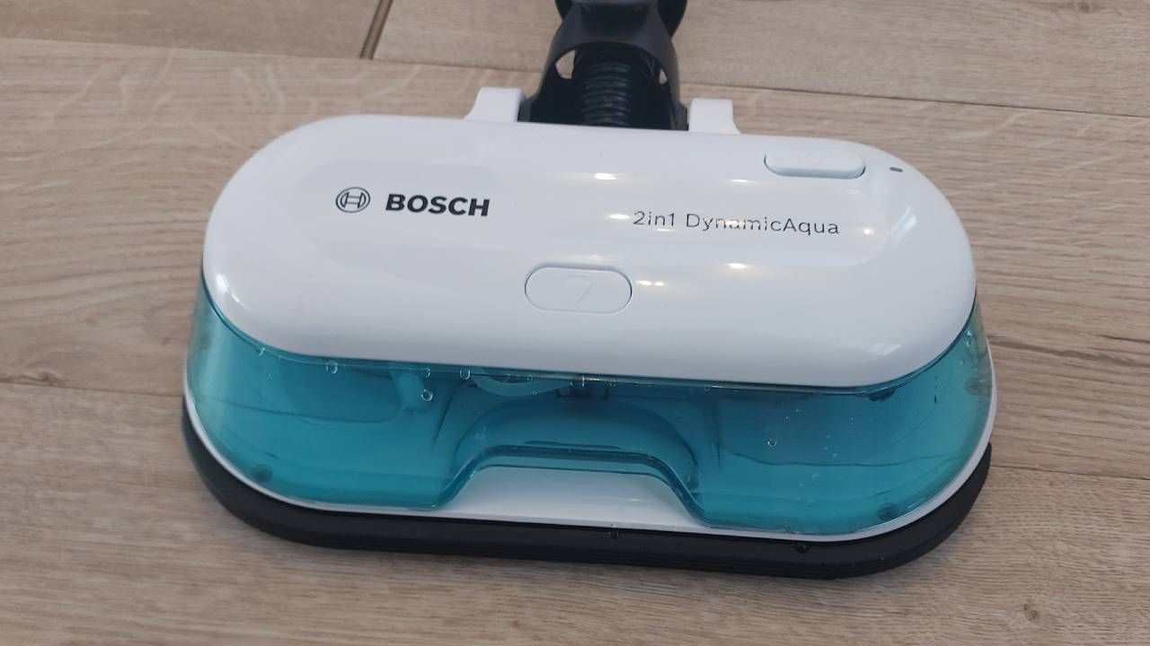 Bosch 2-in-1 Unlimited 7 Aqua review: a cordless vacuum-mop hybrid that ...
