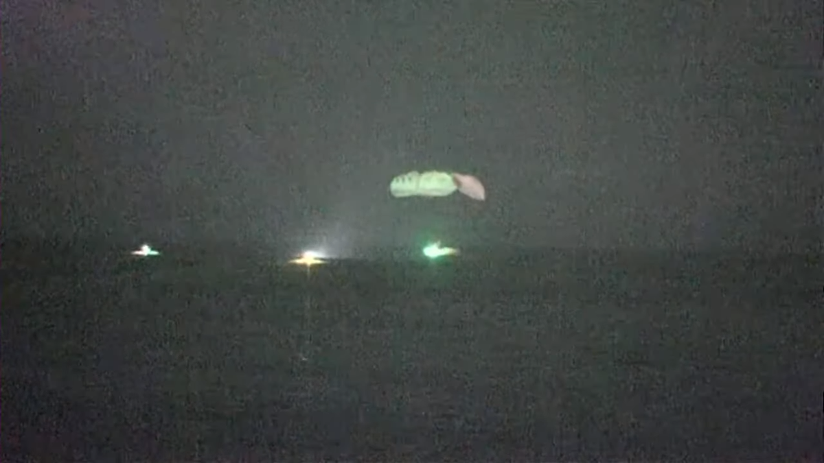 SpaceX Crew Dragon makes 1st nighttime splashdown with US astronauts ...