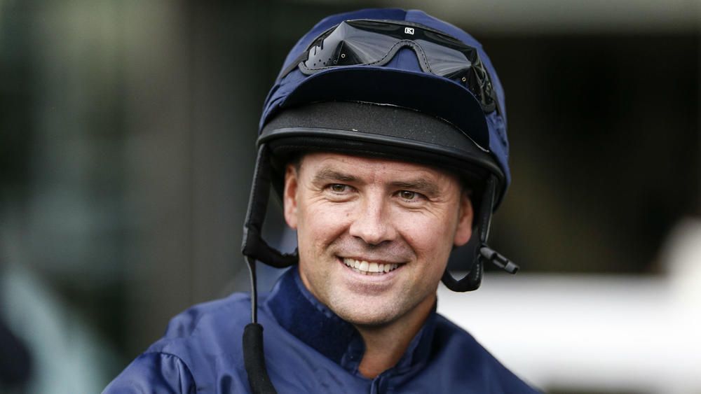 Former England star Owen finishes second on horse racing debut ...