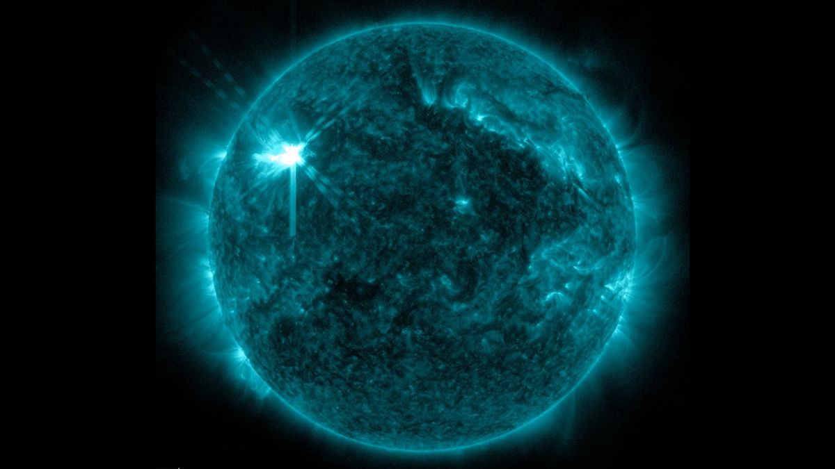 Powerful twin solar flares erupt from sun as cell phone outages spike ...