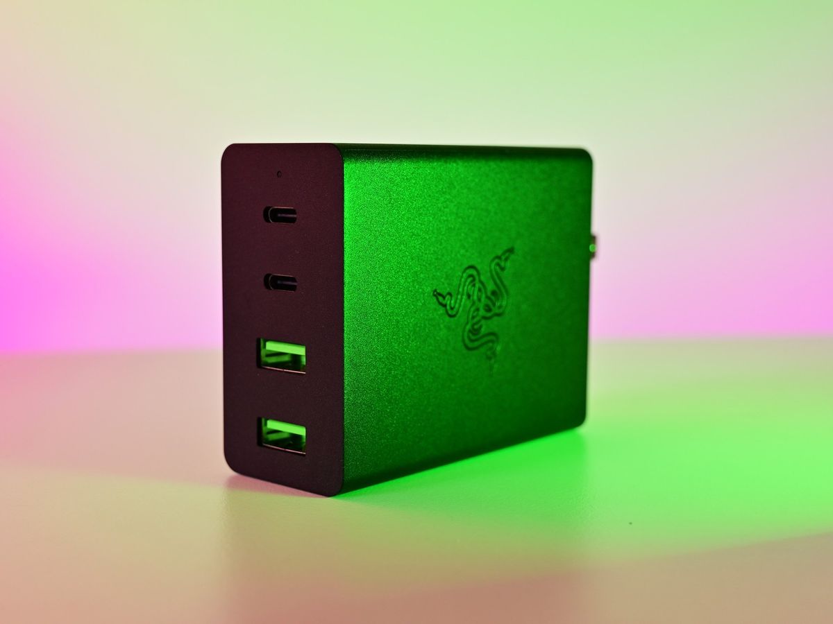 Razer USB-C 130W GaN Charger review: The most power comes with a high ...