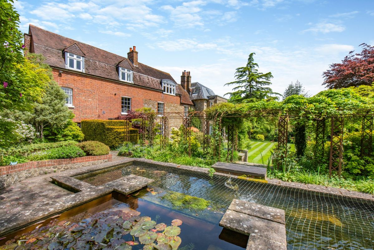 'One of the finest homes on the Kent coast' has come up for sale with a ...