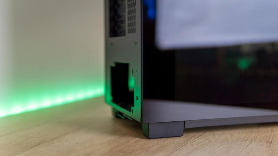 Razer Tomahawk ATX Review: If You Must Own a Razer Case | Tom's Hardware
