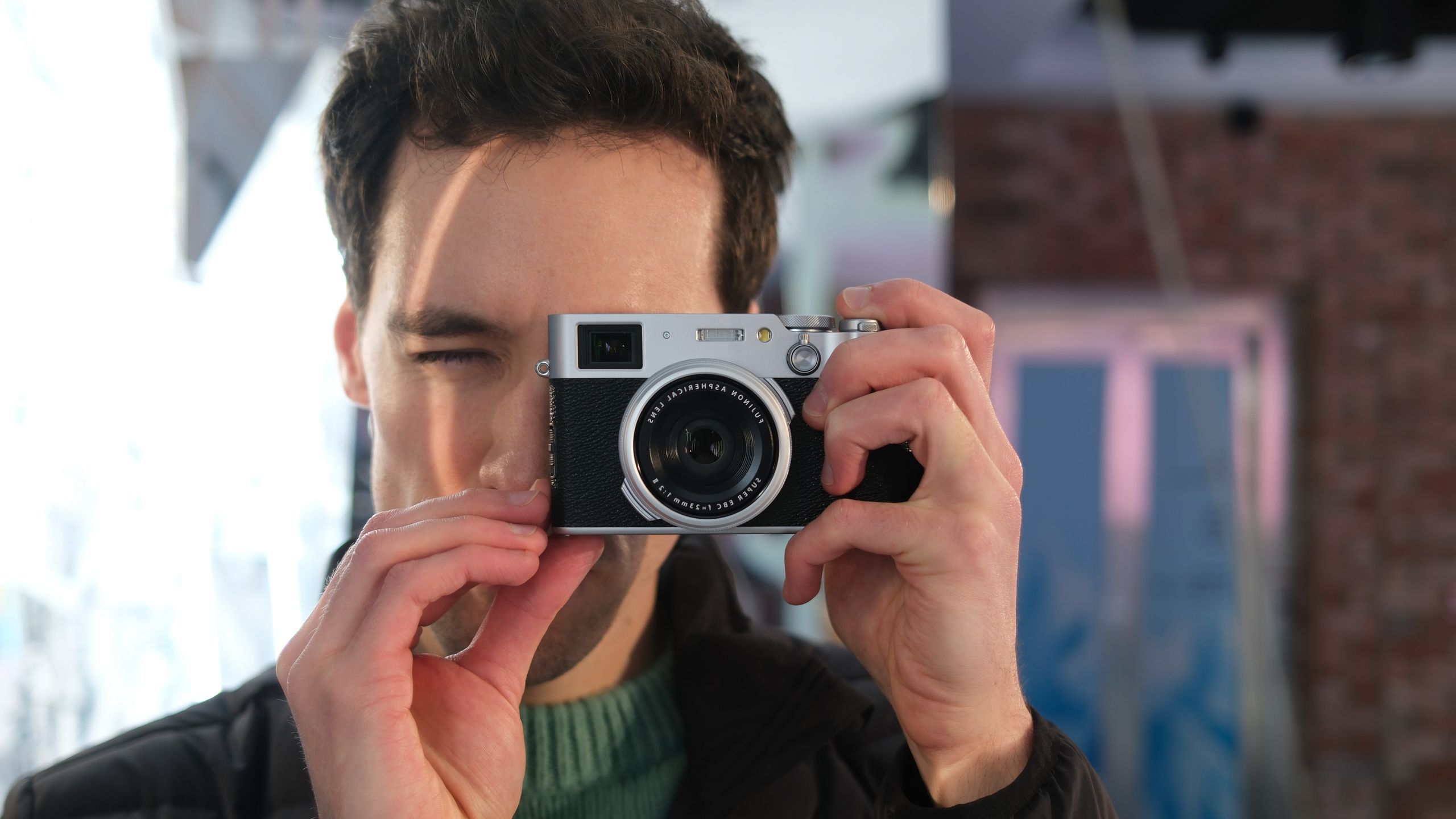 Compact vs mirrorless cameras: Which takes the crown in the last 12 ...