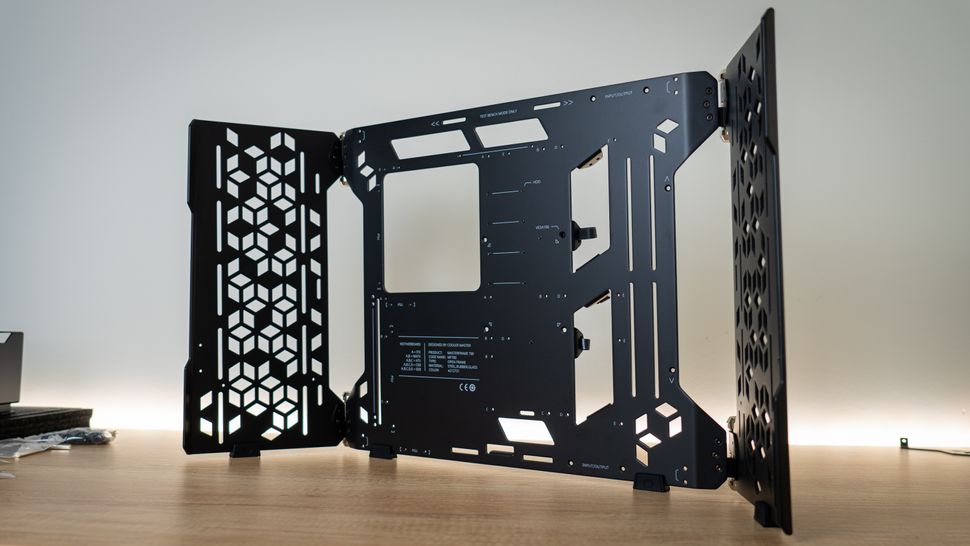 Cooler Master MasterFrame 700 Review: A Talented Showcase | Tom's Hardware