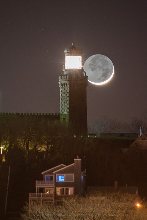By the Light of the Moon: Luna and Lighthouse Meet in Amazing Photo | Space
