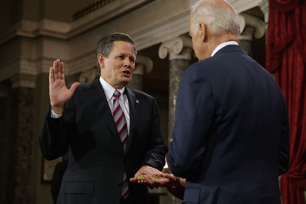 Second Republican senator announces 'no' vote on tax legislation | The Week