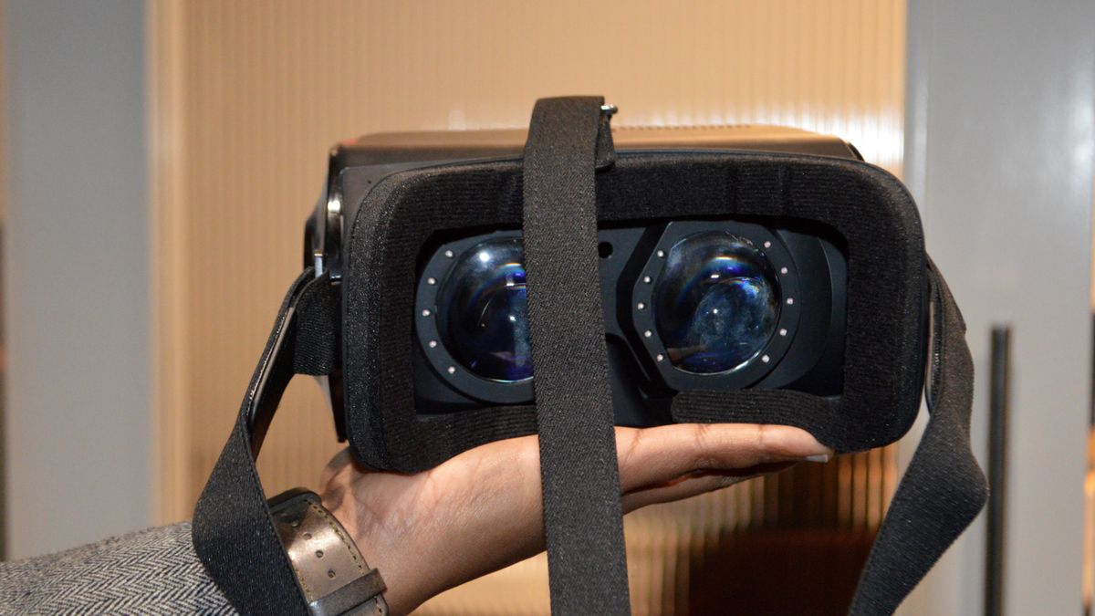 Qualcomm's latest reference design headset takes standalone VR to the ...