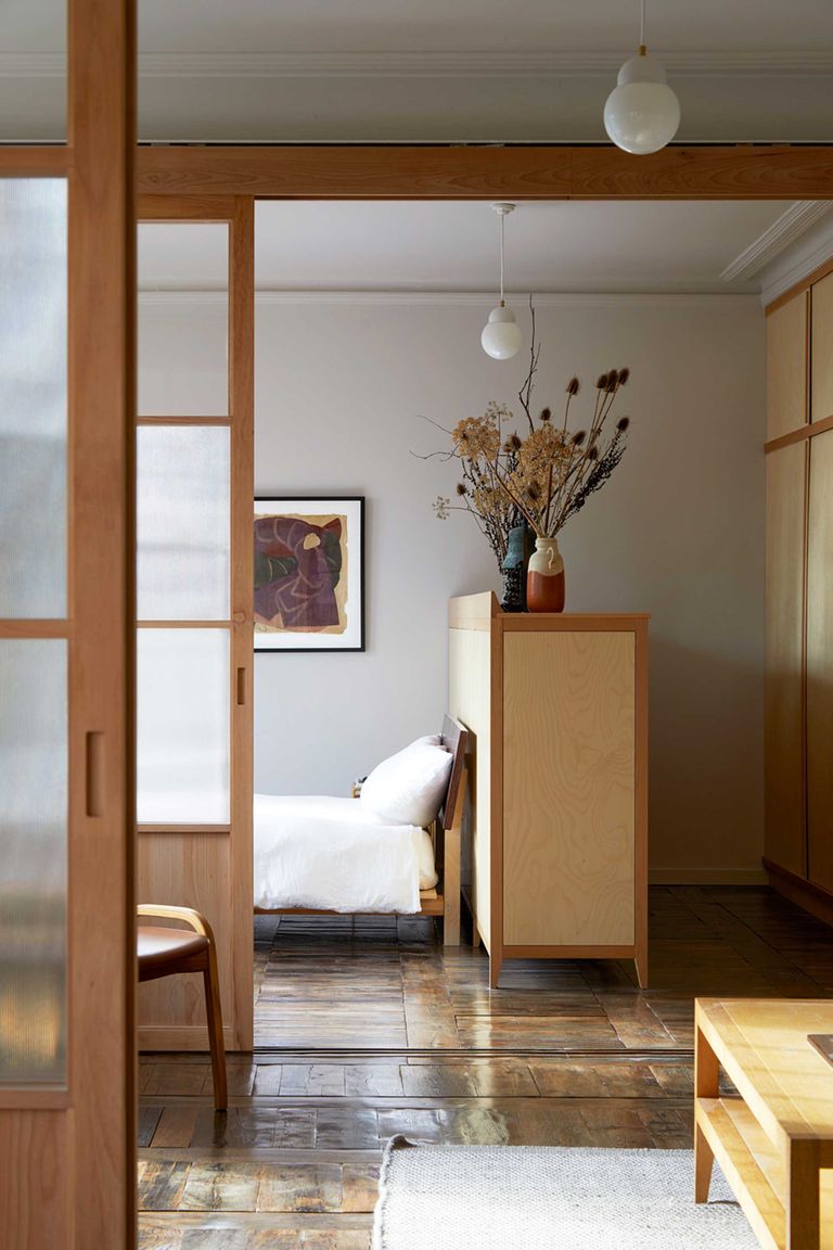 Should you put a bed in the middle of a room? | Livingetc