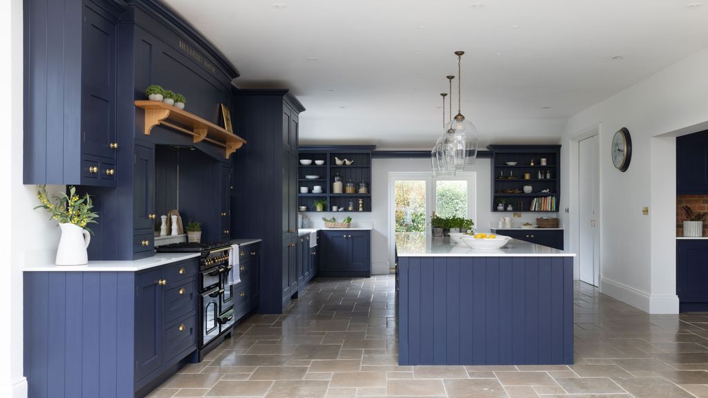 Beautiful navy kitchen ideas for every style of house | Homebuilding