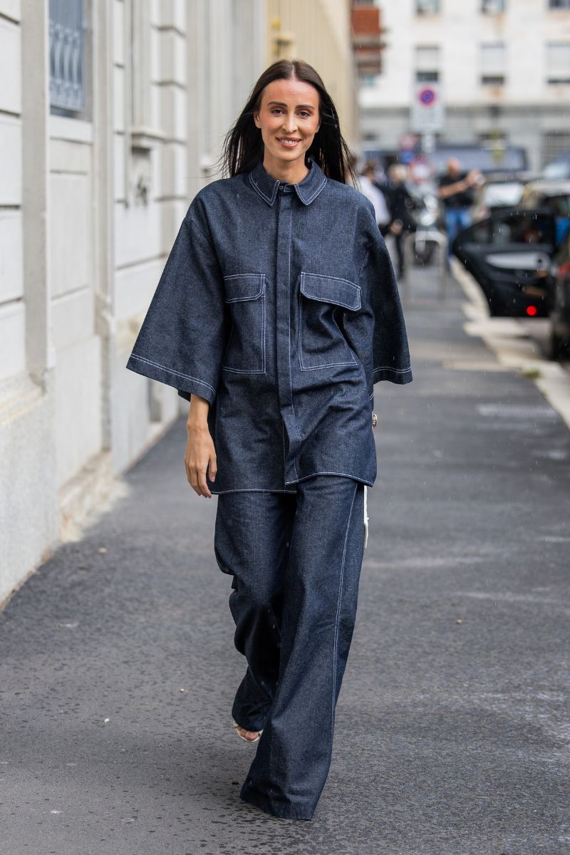 32 street style shots of wide leg jeans for outfit inspiration | Woman ...