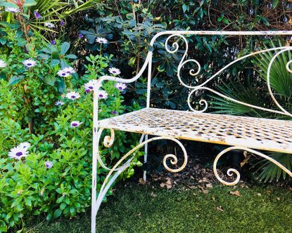 Experts reveal potato rust removal hack for metal furniture | Gardeningetc