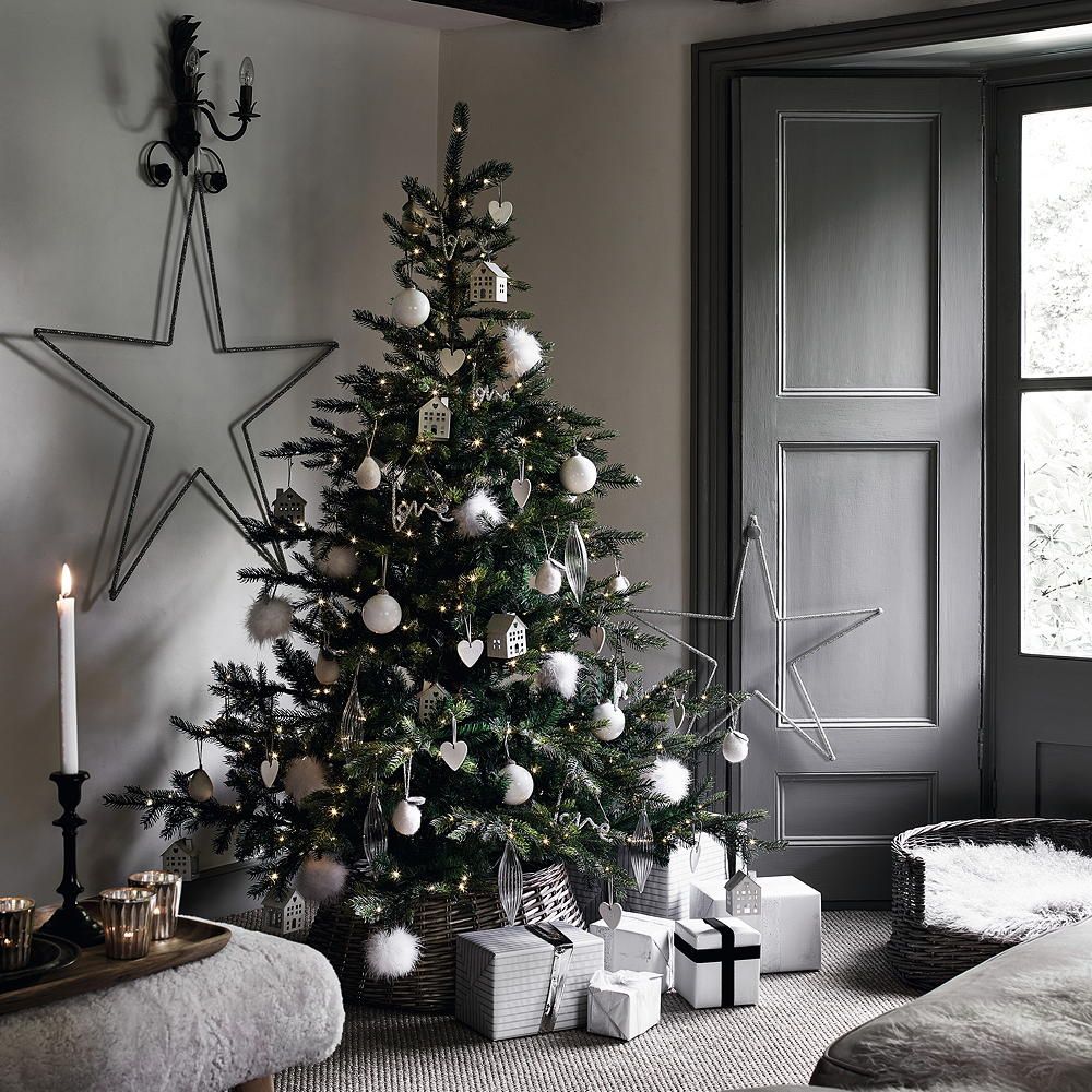 10 stylish Christmas color schemes to try this year | Real Homes