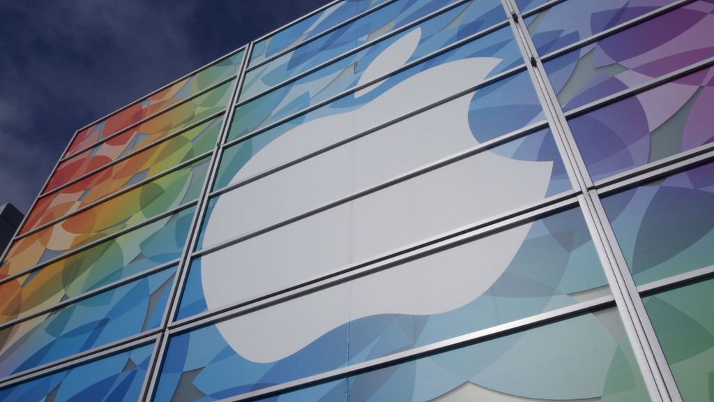 Apple said to be plotting pair of bigger iPhones for release this year ...