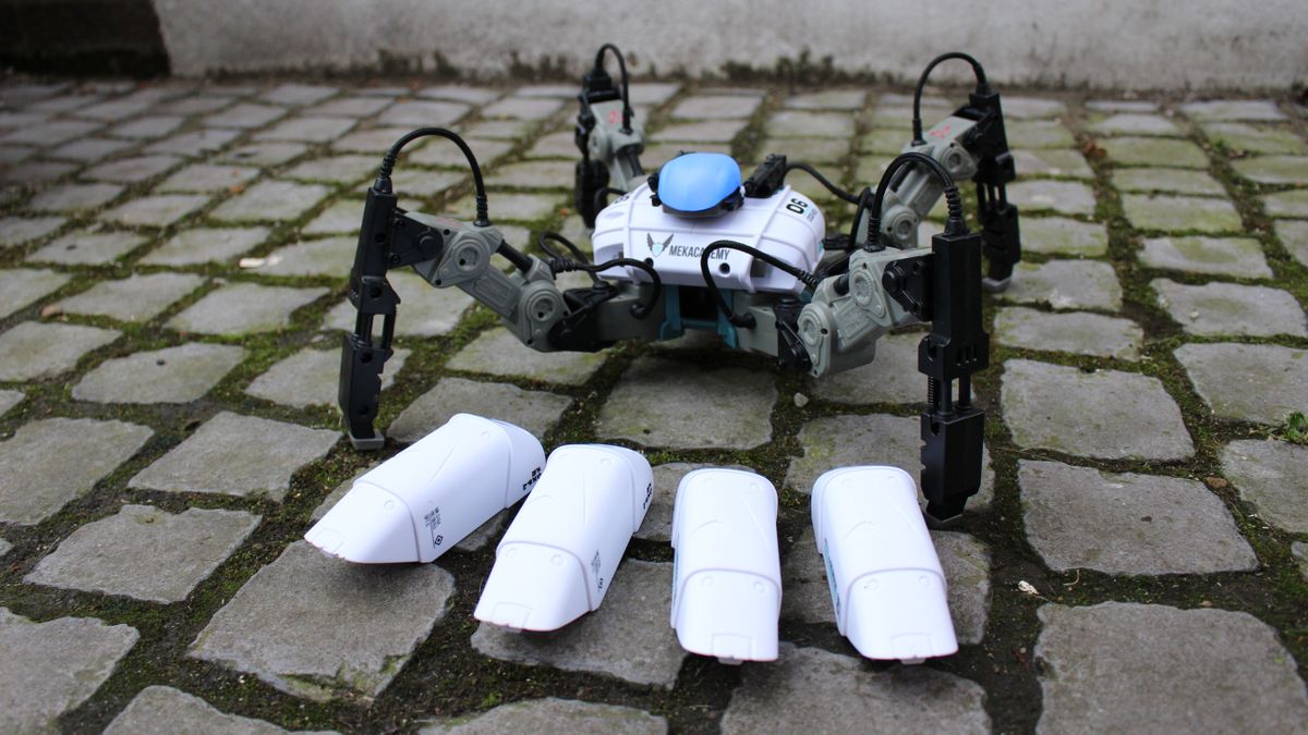 Mekamon AR fighting robot review | TechRadar