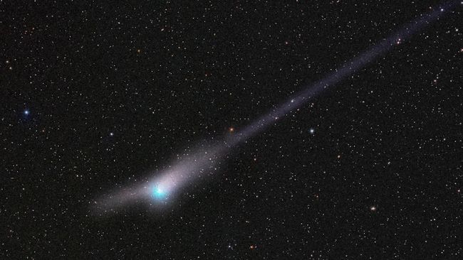 Optical illusion gives rare green comet an 'anti-tail' | Space