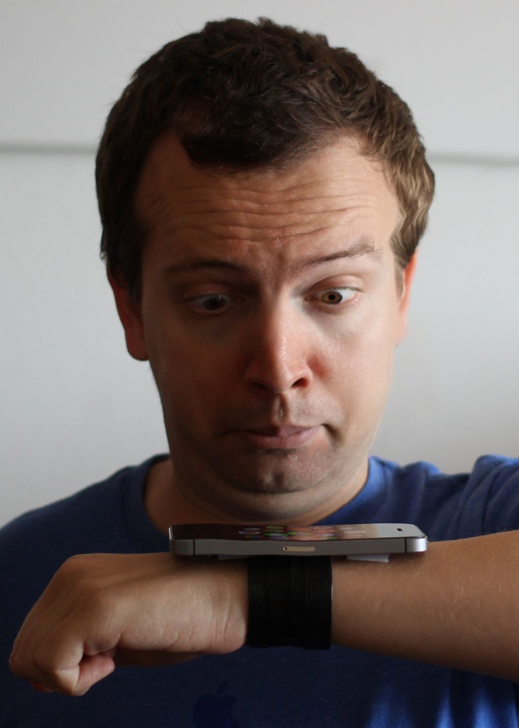 The first Apple Watch prototype was an iPhone with a Velcro strap ...