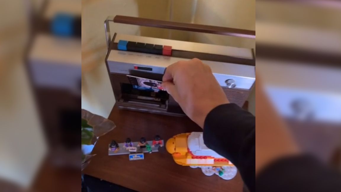 Raspberry Pi Cassette Player Reads NFC Cards to Choose Albums | Tom's ...