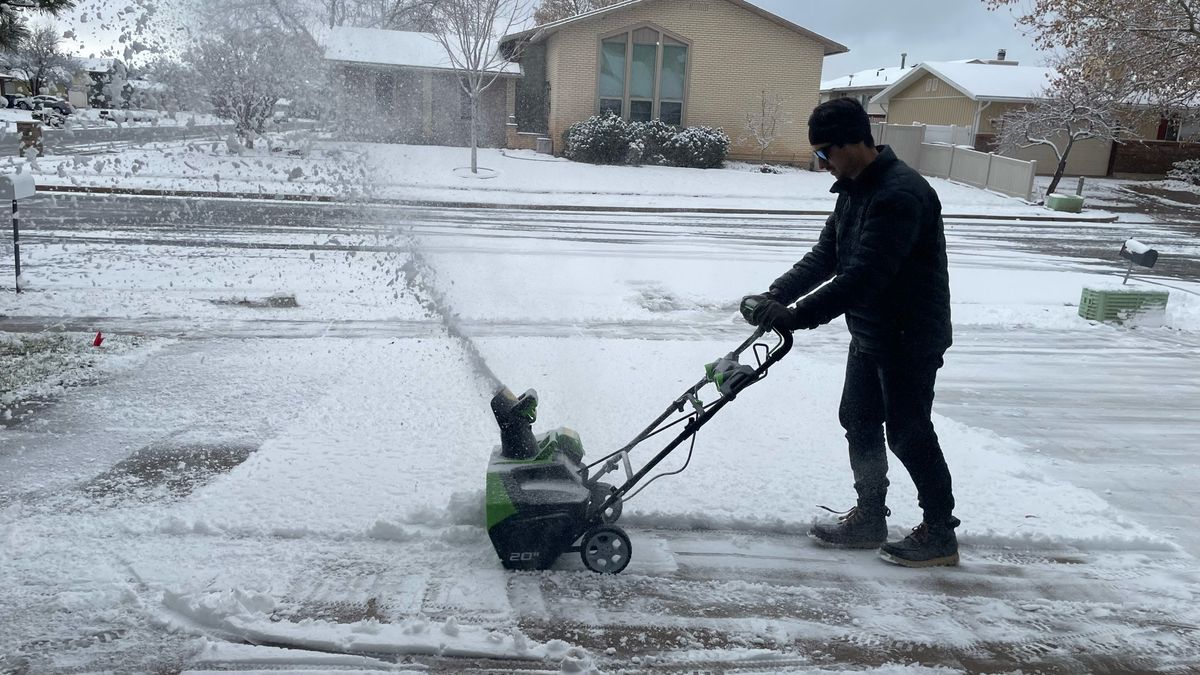 How to use a snow blower: 6 steps for an easy winter | Top Ten Reviews