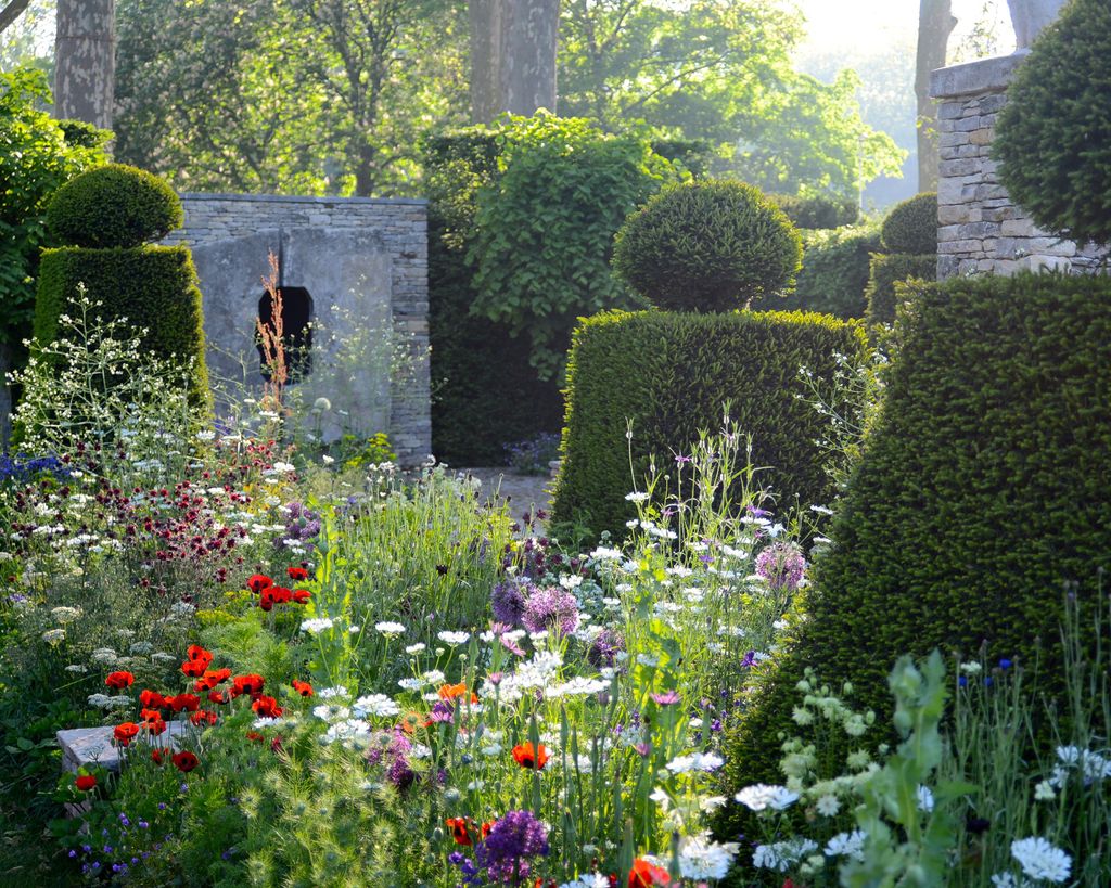 Flower Bed Ideas – 11 Planting Styles to Inspire | Livingetc