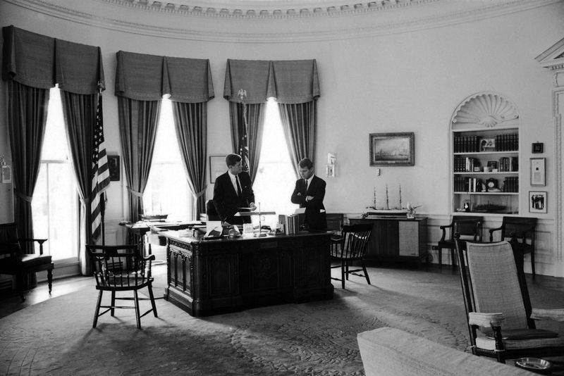 White House Home Decor Photos - How the White House Is Decorated ...