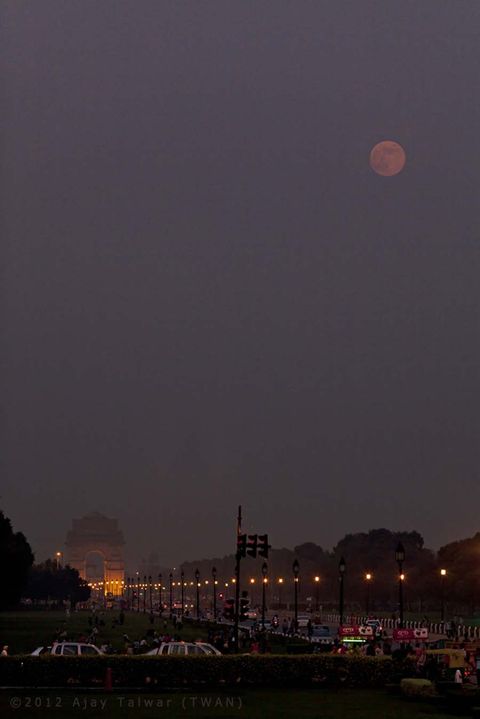 Blue Moon Wows Observers Around the World (Photos) | Space