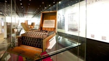 Alan Turing, the Enigma code and the power of negative information ...