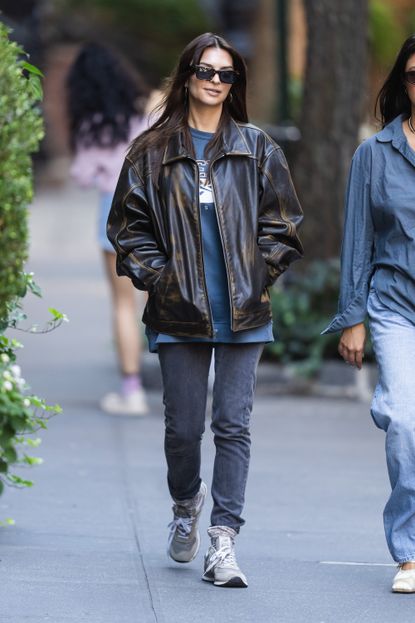 Emily Ratajkowski Is Effortlessly Cool in Fall-Ready Leather and Layers ...