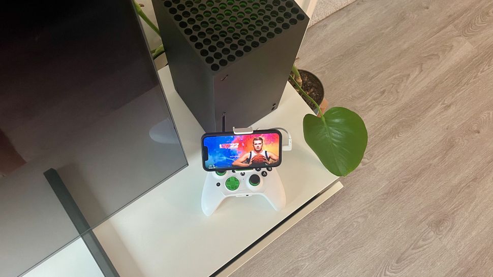 RiotPWR Xbox Cloud Gaming Controller for iPhone review: As close as it ...