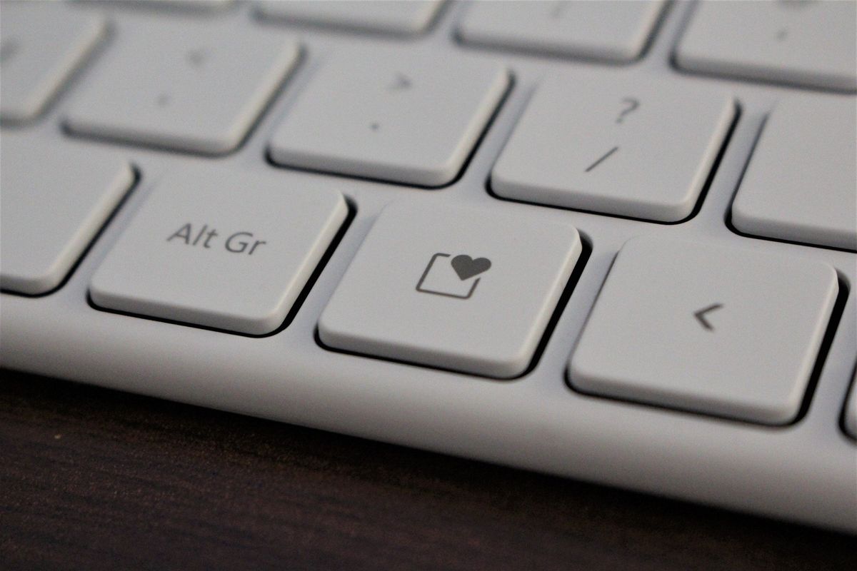 Microsoft Designer Compact Keyboard review: A keyboard for minimalists ...