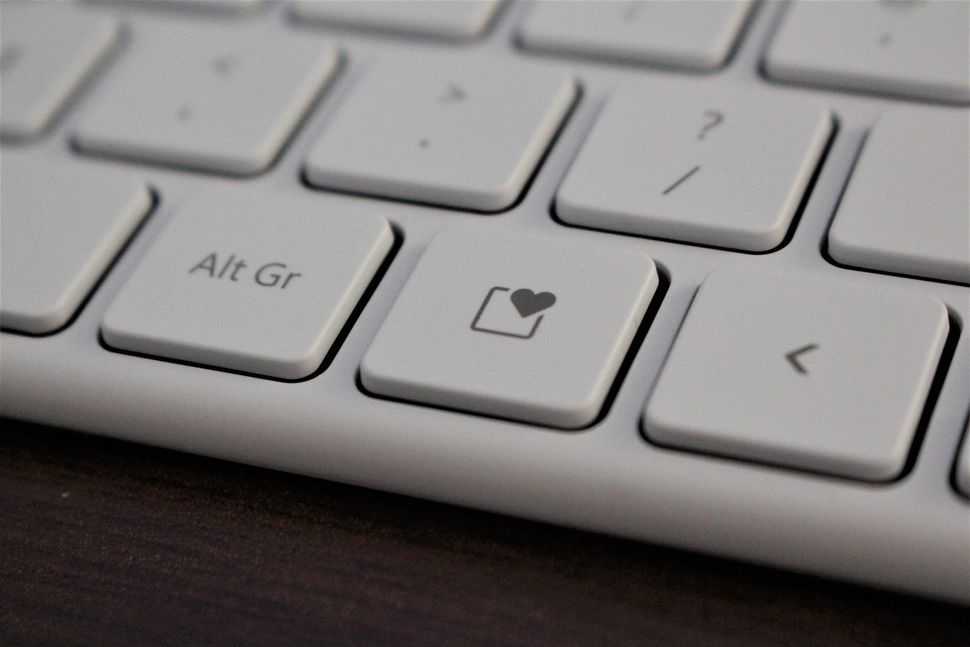 Microsoft Designer Compact Keyboard review: A keyboard for minimalists ...