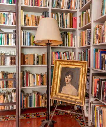This is how Nancy Meyers styles her bookshelves | Homes and Gardens