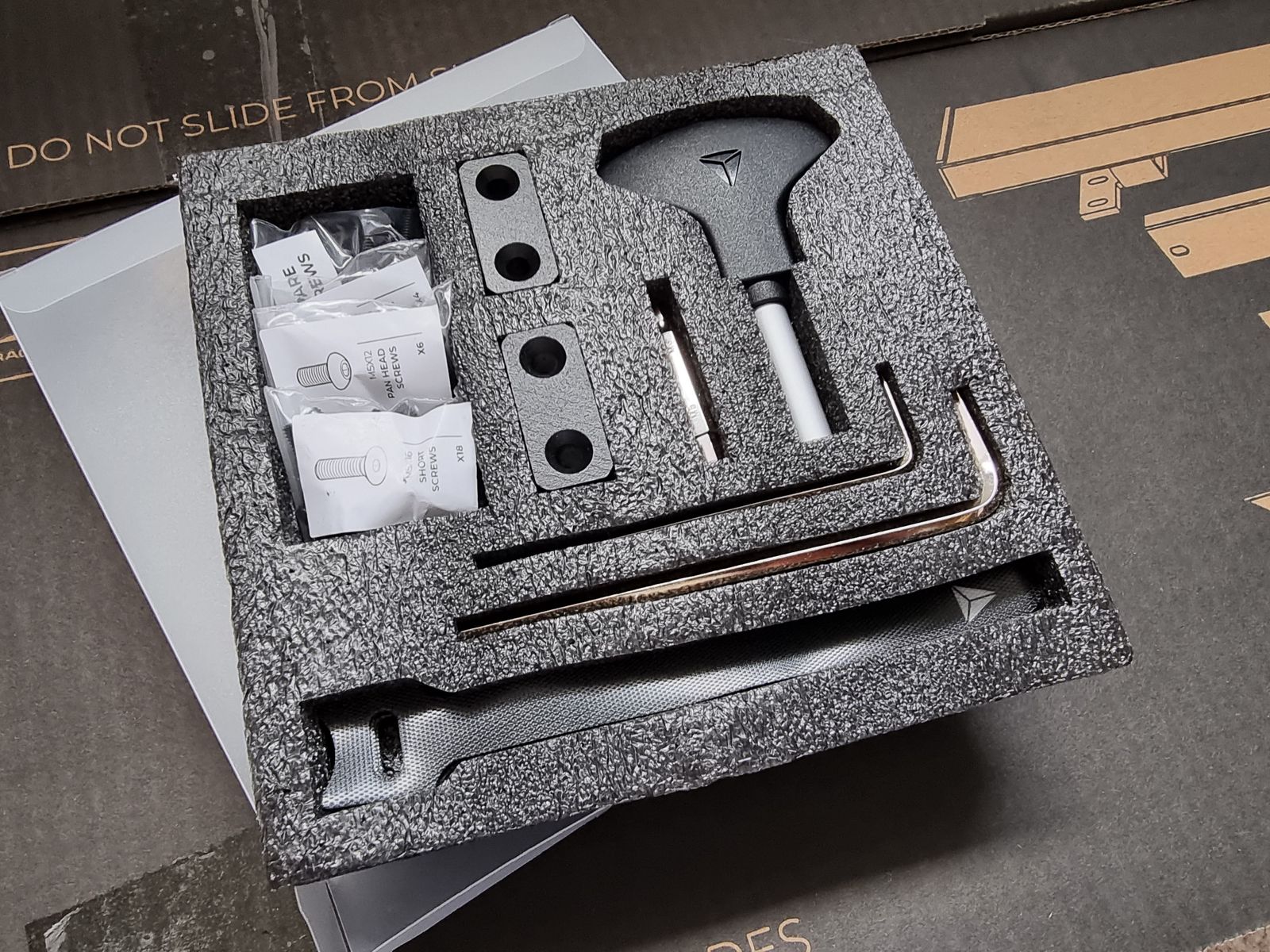 SecretLab MAGNUS Metal Desk review: the world's best gaming desk | T3