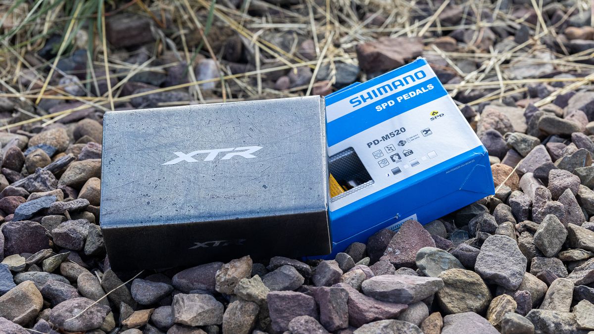 Shimano XTR SPD vs M520 pedals | Bike Perfect