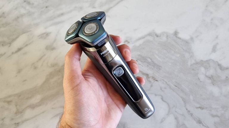 Philips Shaver Series 7000 review: a smart electric shaver for longer ...