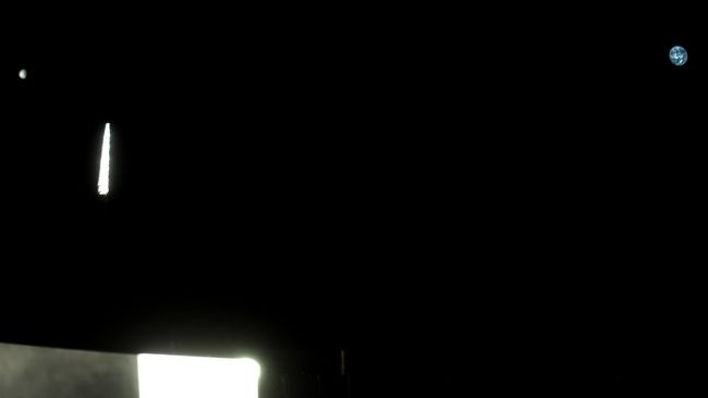 NASA probe captures stunning photos of Earth and moon on the way to ...