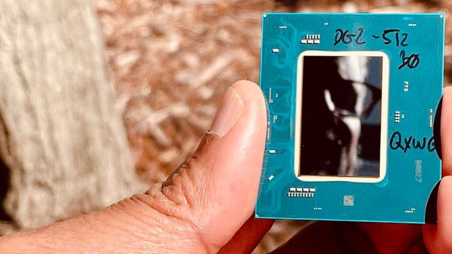 Intel Xe DG1 Benchmarked: Battle of the Weakling GPUs | Tom's Hardware