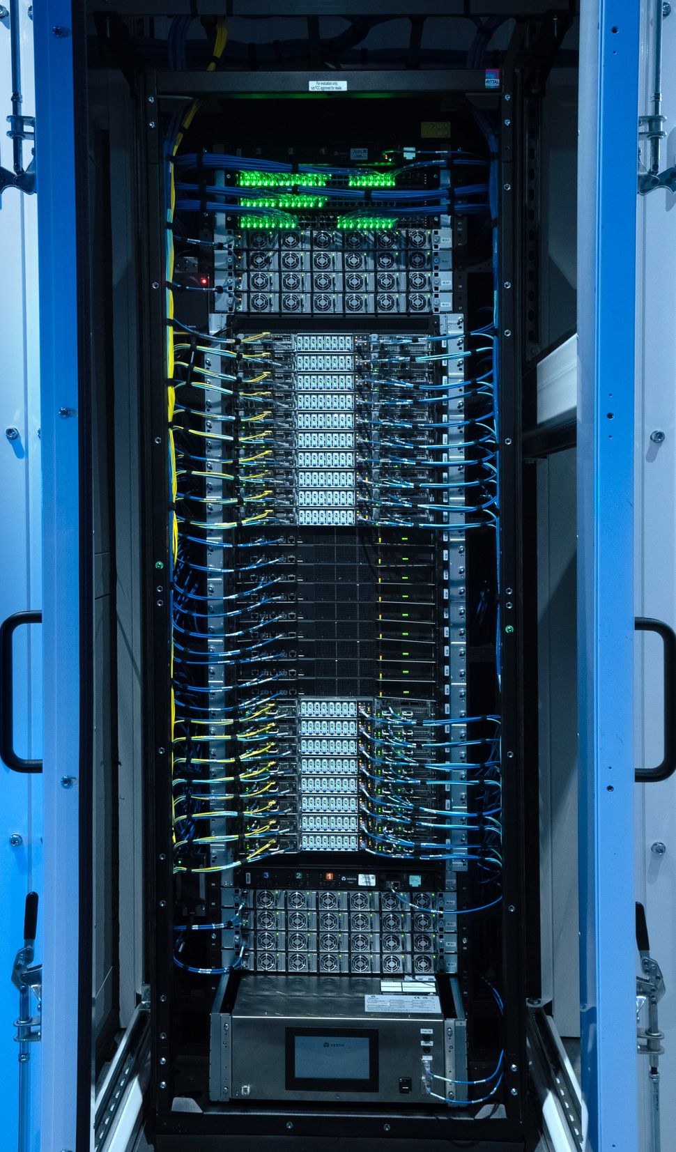 Dell ships first Nvidia Blackwell server racks — PowerEdge XE9712 ...