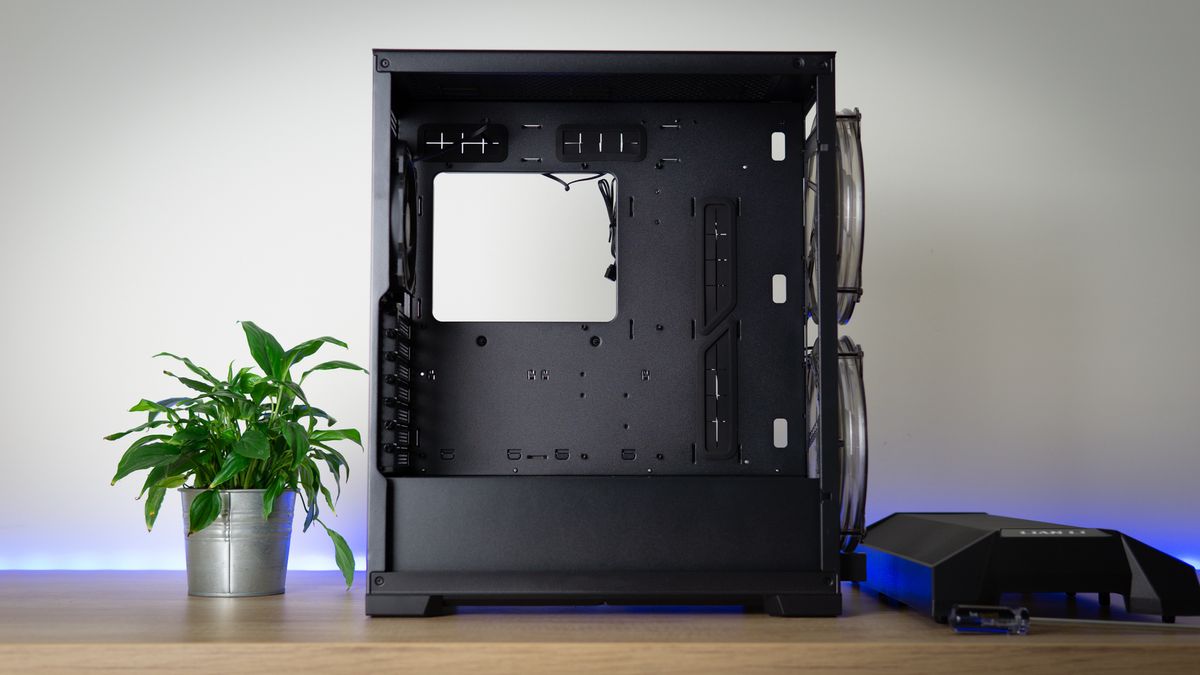 Lian Li Lancool 215 Review: Lian Li’s Most Mainstream Case | Tom's Hardware