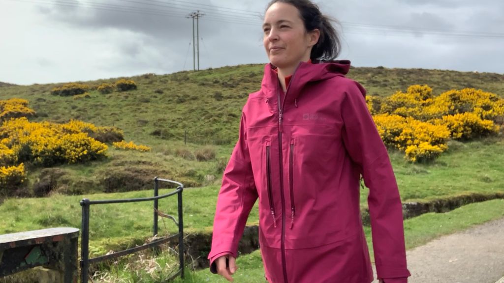 How many pockets do you actually need on your hiking jacket? | Advnture