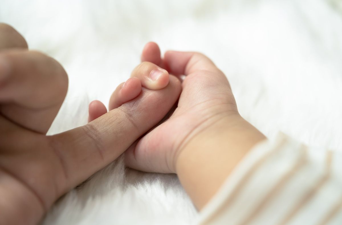 Mum LIVE streams herself giving birth in her bathtub | GoodtoKnow