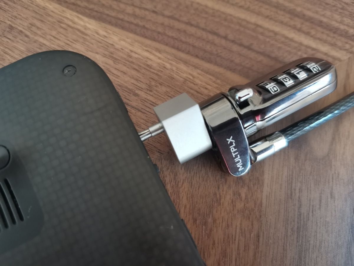 Multplx Anchor review: A clever adapter that converts a headphone jack ...