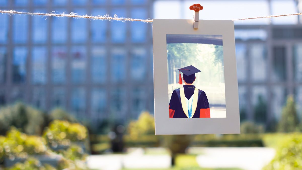 How to create the perfect graduation photo | Top Ten Reviews