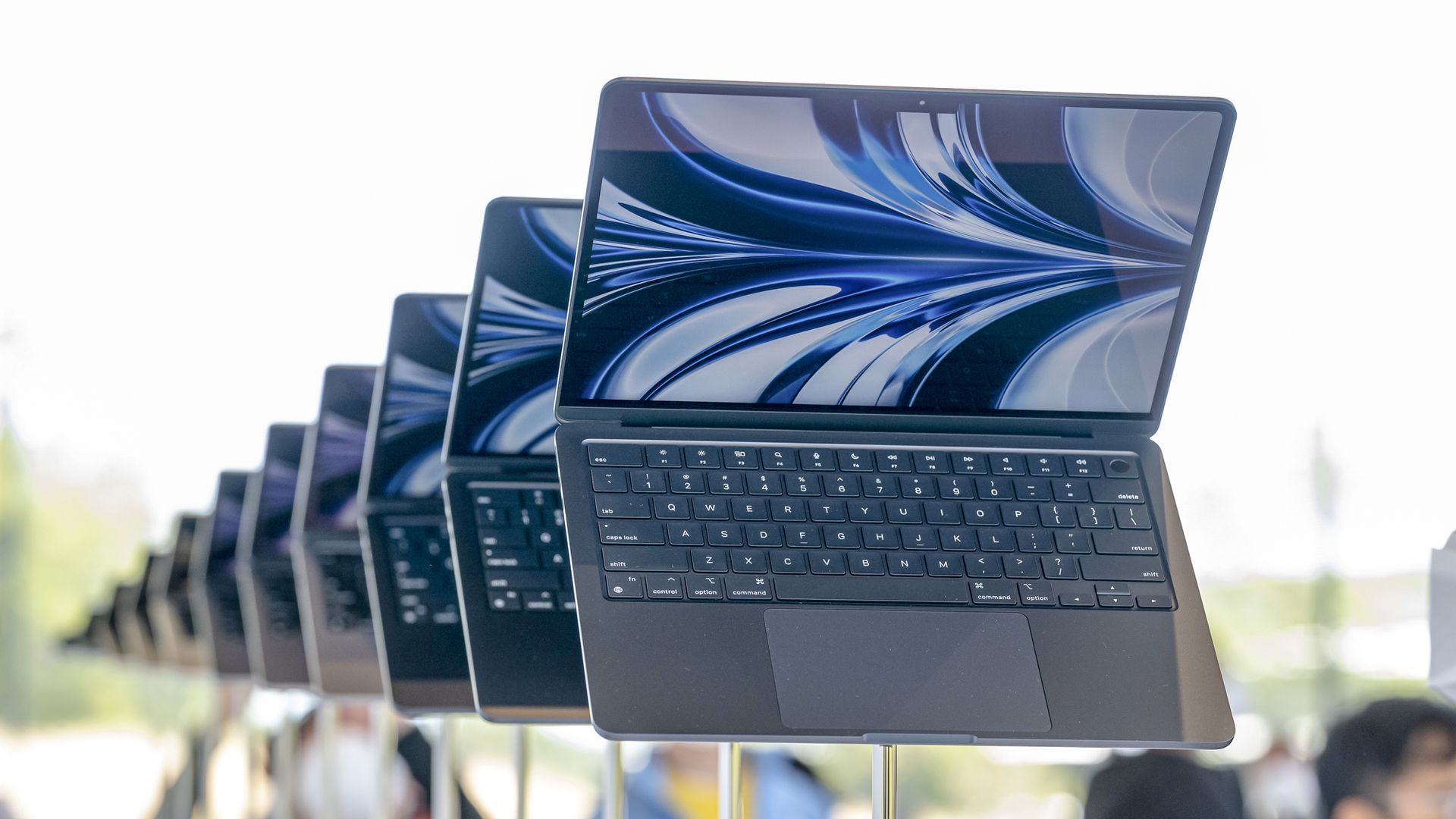 MacBook Air M2 in Midnight reportedly scratches and scuffs easily | Tom ...