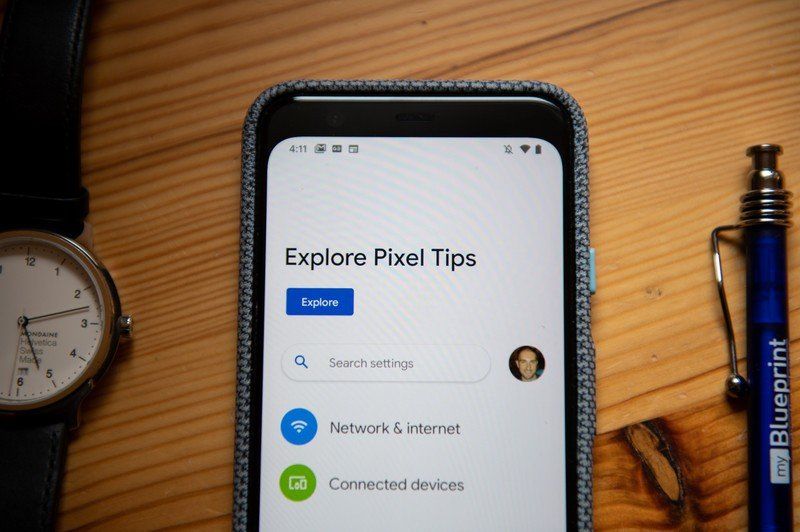 It looks like Android 12 is going to copy One UI's best feature ...