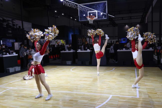 Hands-on Canon PowerShot V1 review: is this compact camera comeback a ...