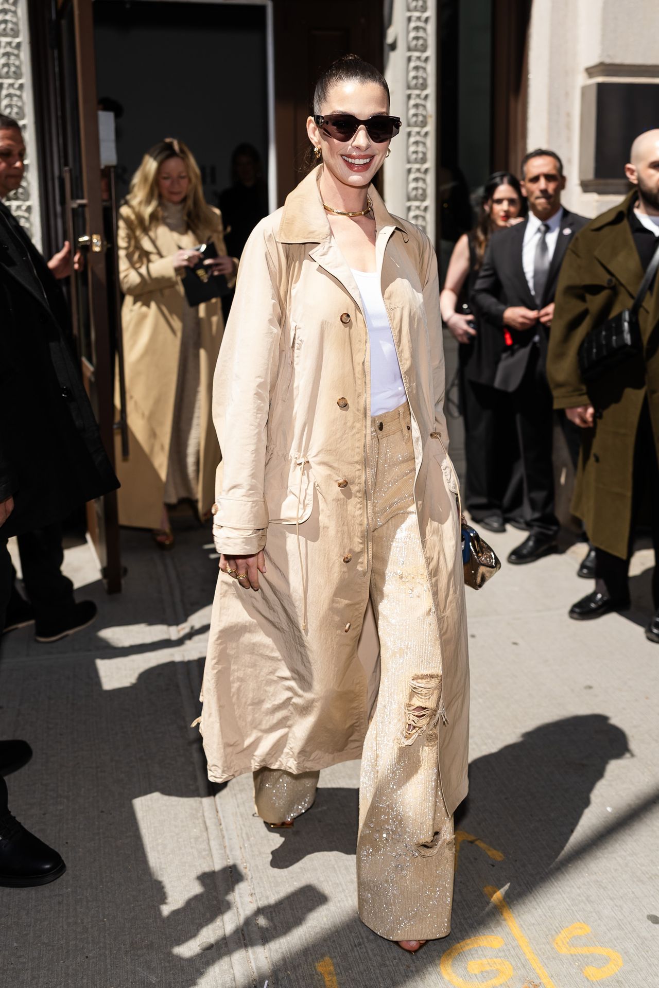 Anne Hathaway Doubles Down on Khaki at Ralph Lauren's Fall 2025 Show ...