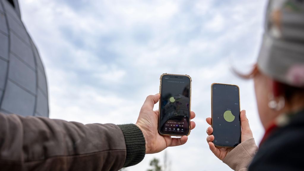 See spectacular photos from Saturday's partial solar eclipse | Live Science