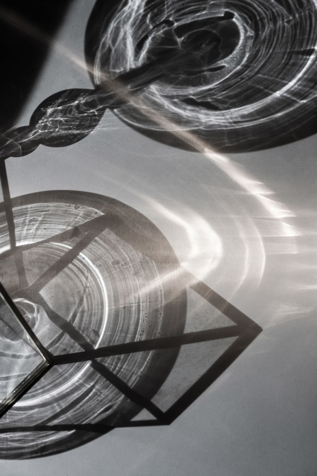 Create cool shadow art photography without pro studio lighting ...